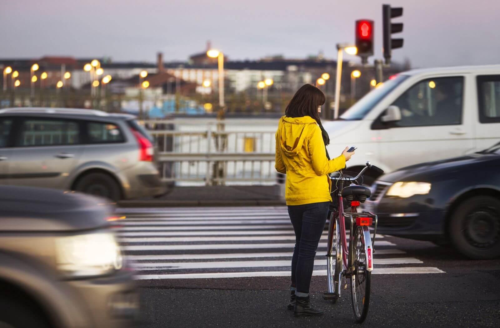 Safe cycling - How to avoid accidents with vehicles and pedestrians ...