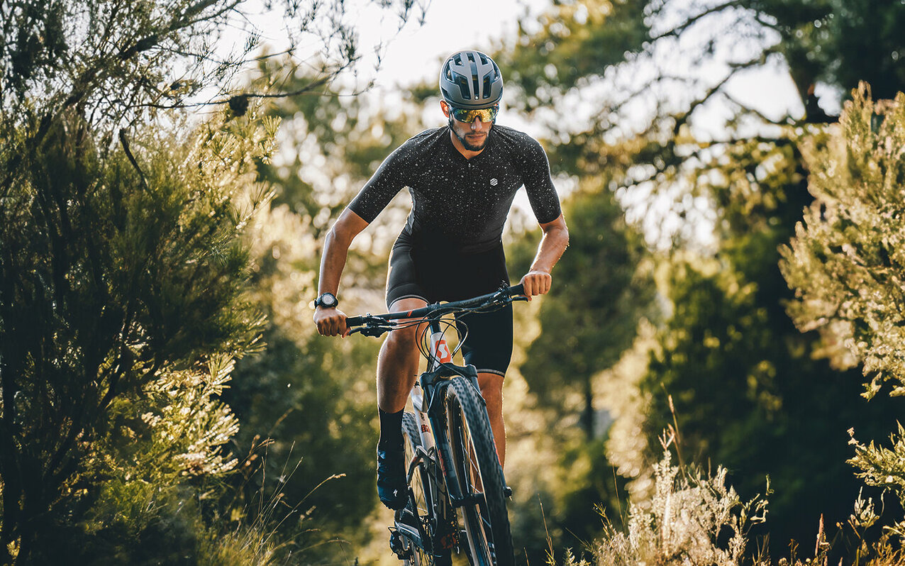 MTB cycling: Pros and cons of hardtail vs full suspension – SIROKO ...